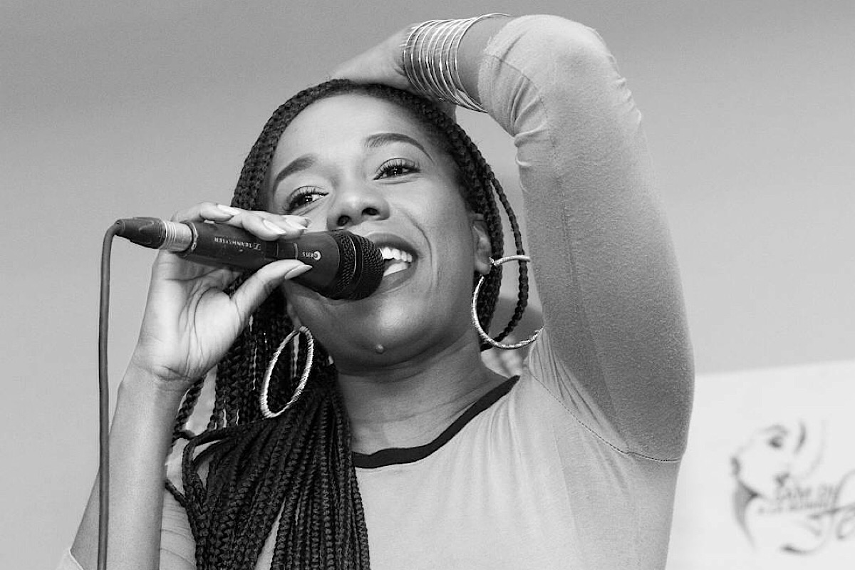 Darline Desca : de la musique « À plein temps » - Le regard de Osman ...